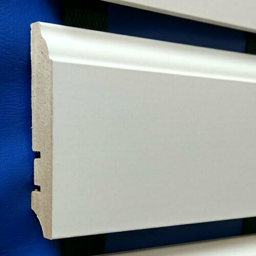 Плинтус МДФ Hannahholz белый AAW 81/301