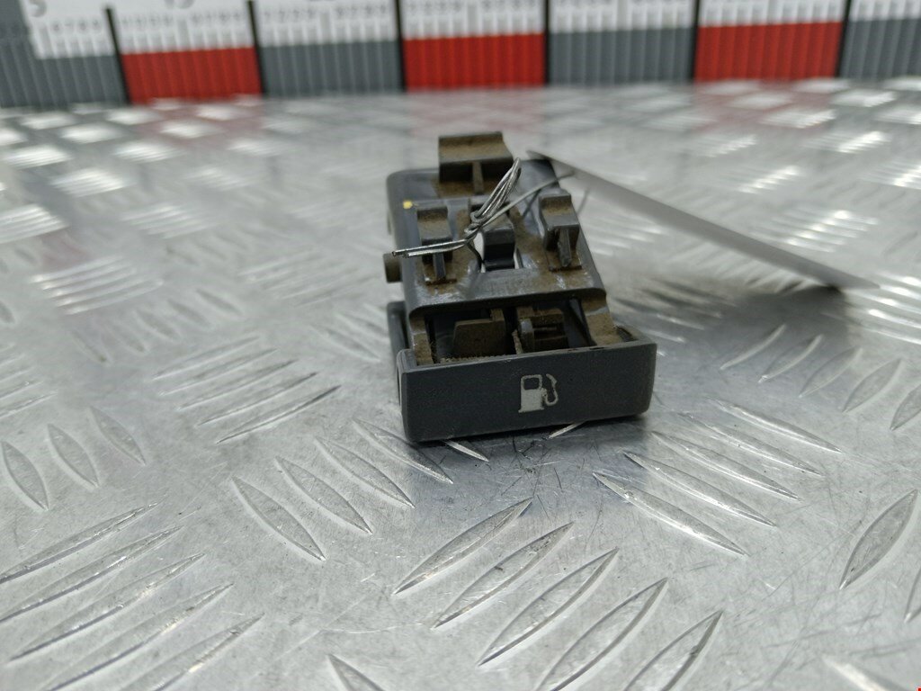 Кнопка открытия лючка бензобака Ford Ranger 2 арт. 1732352