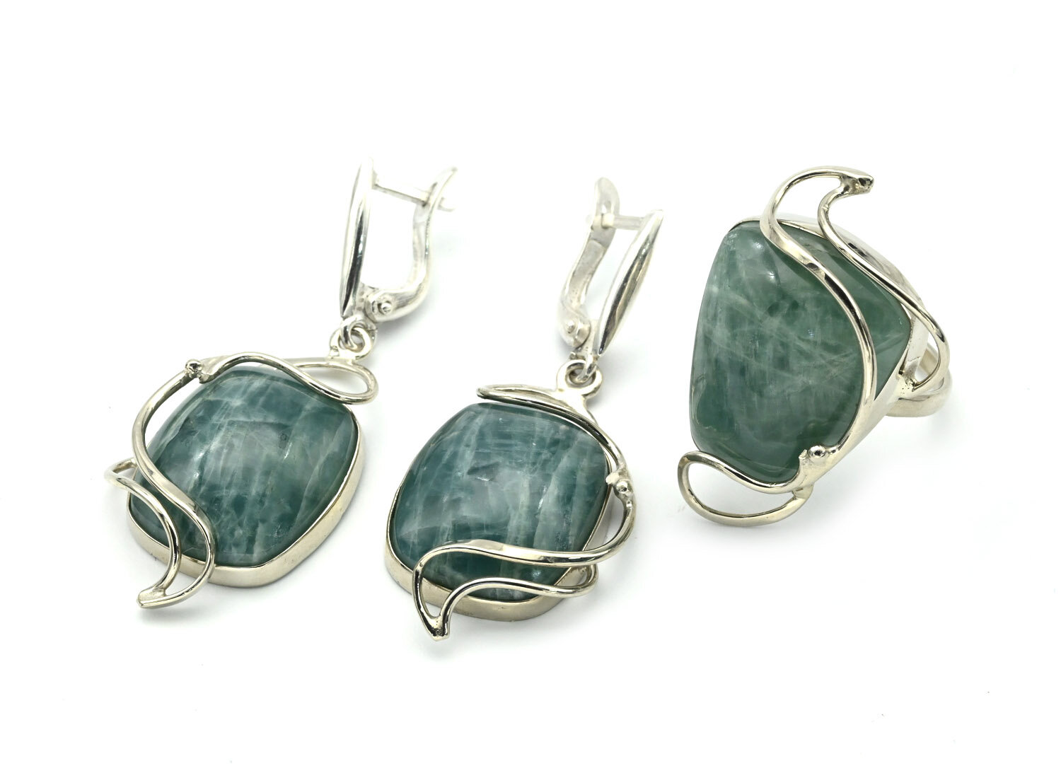 Комплект бижутерии: серьги, кольцо, апатит