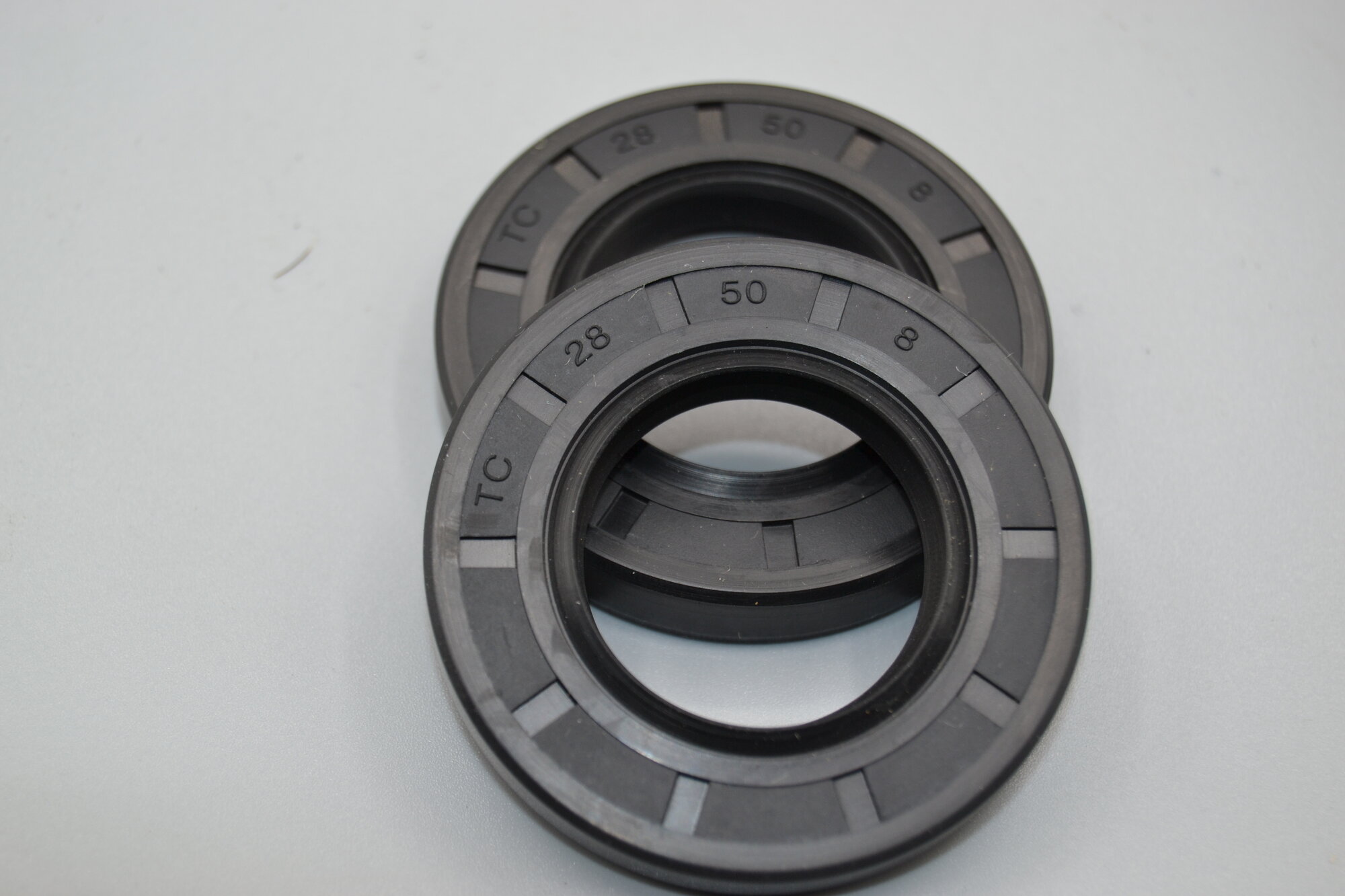 Манжеты сальники 28x50x8 (2шт)