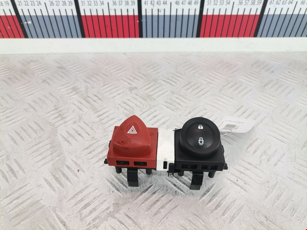 Кнопка аварийной сигнализации Renault Megane 2 8200107808 арт. 1686613