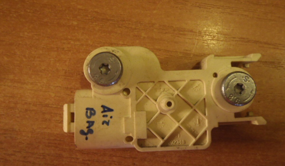 Датчик AIR BAG Astra H / Family Opel 13251078