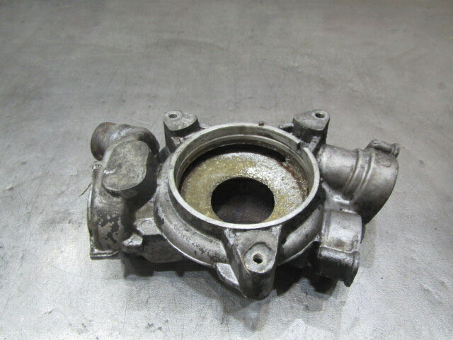 Корпус помпы двигателя DCI11 Renault Premium, есть повреждение