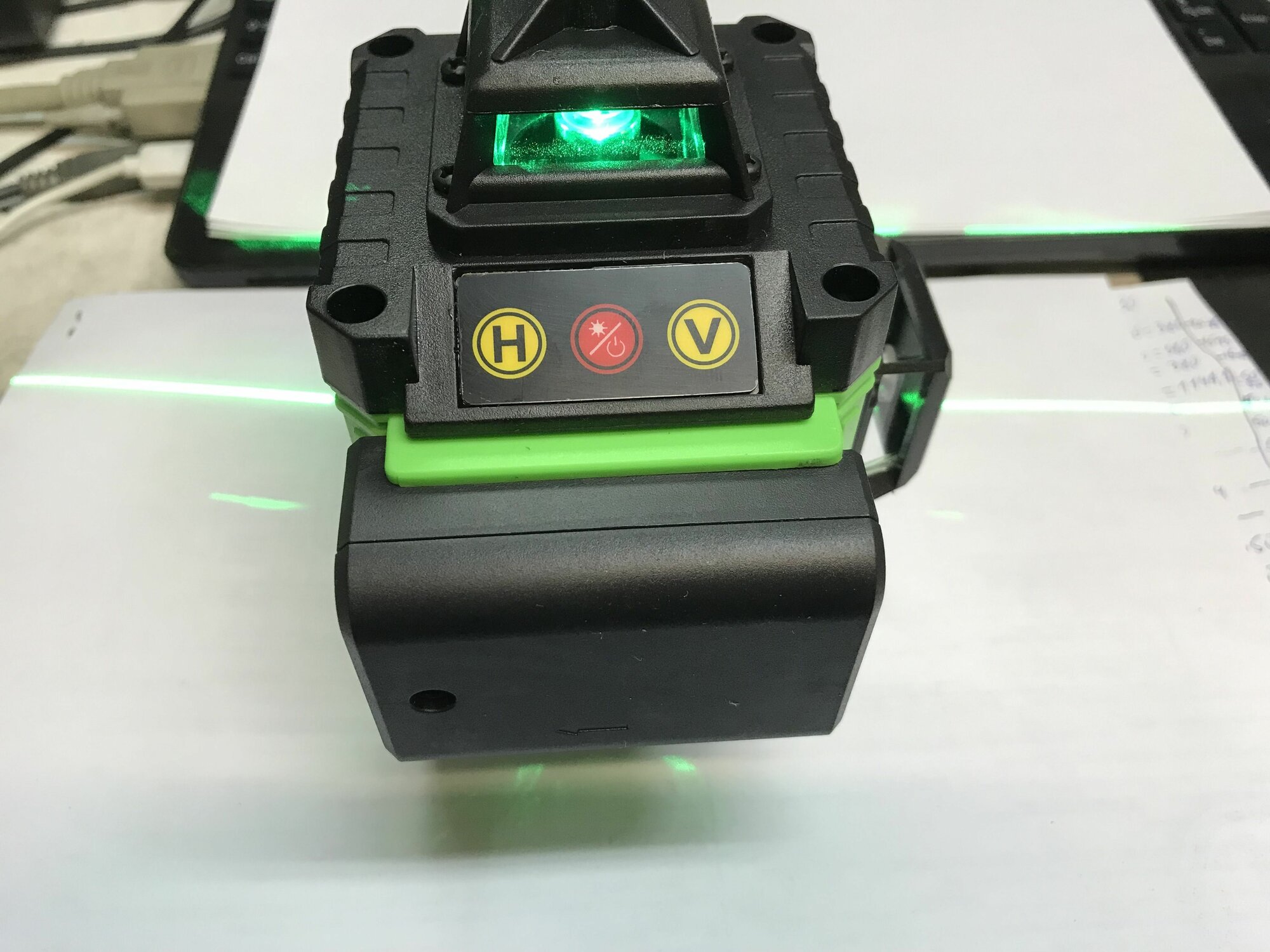 Лазерный уровень 4/16 линий, лазер откалиброван, В кейсе