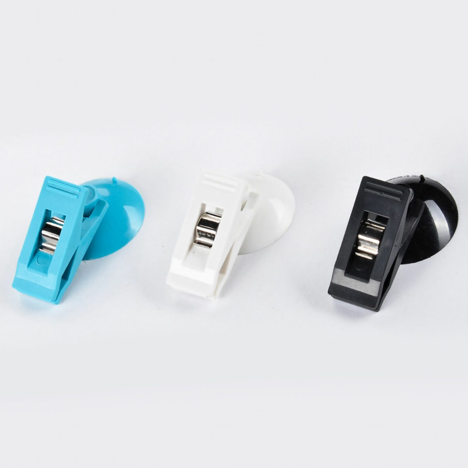 Набор присосок с зажимом для авто (цвет случайный)