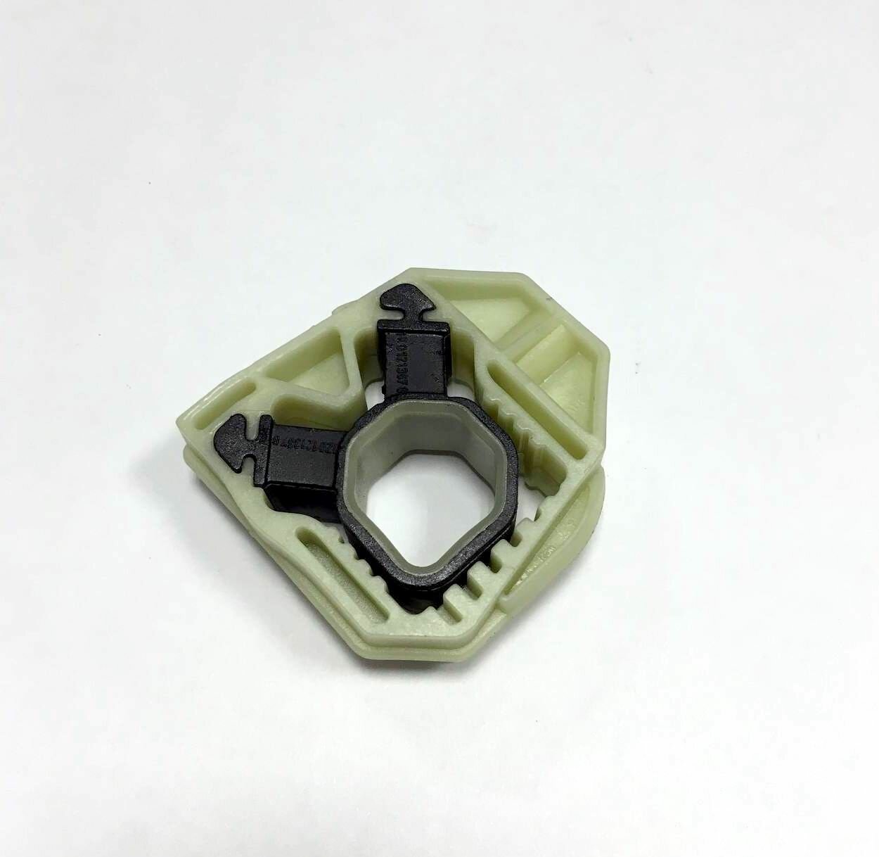 1K0121367G Кронштейн радиатора верхний VAG оригинал