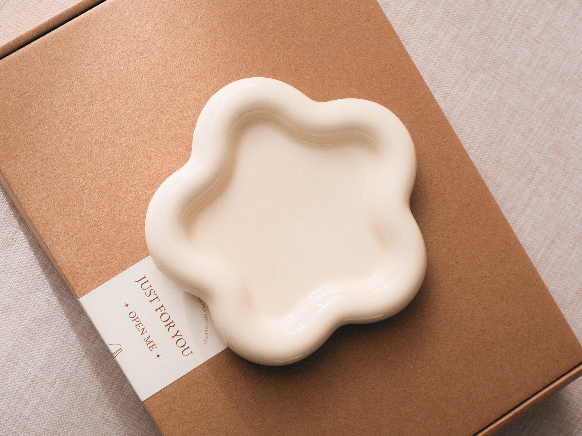 Декоротивная тарелка "Звездочка", керамика, сливочная, в подарочной упаковке