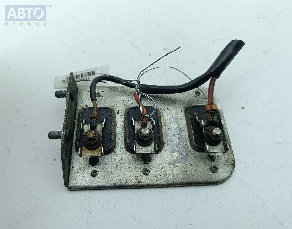 Блок управления вентилятором радиатора Audi A6 C5 (1997-2005)