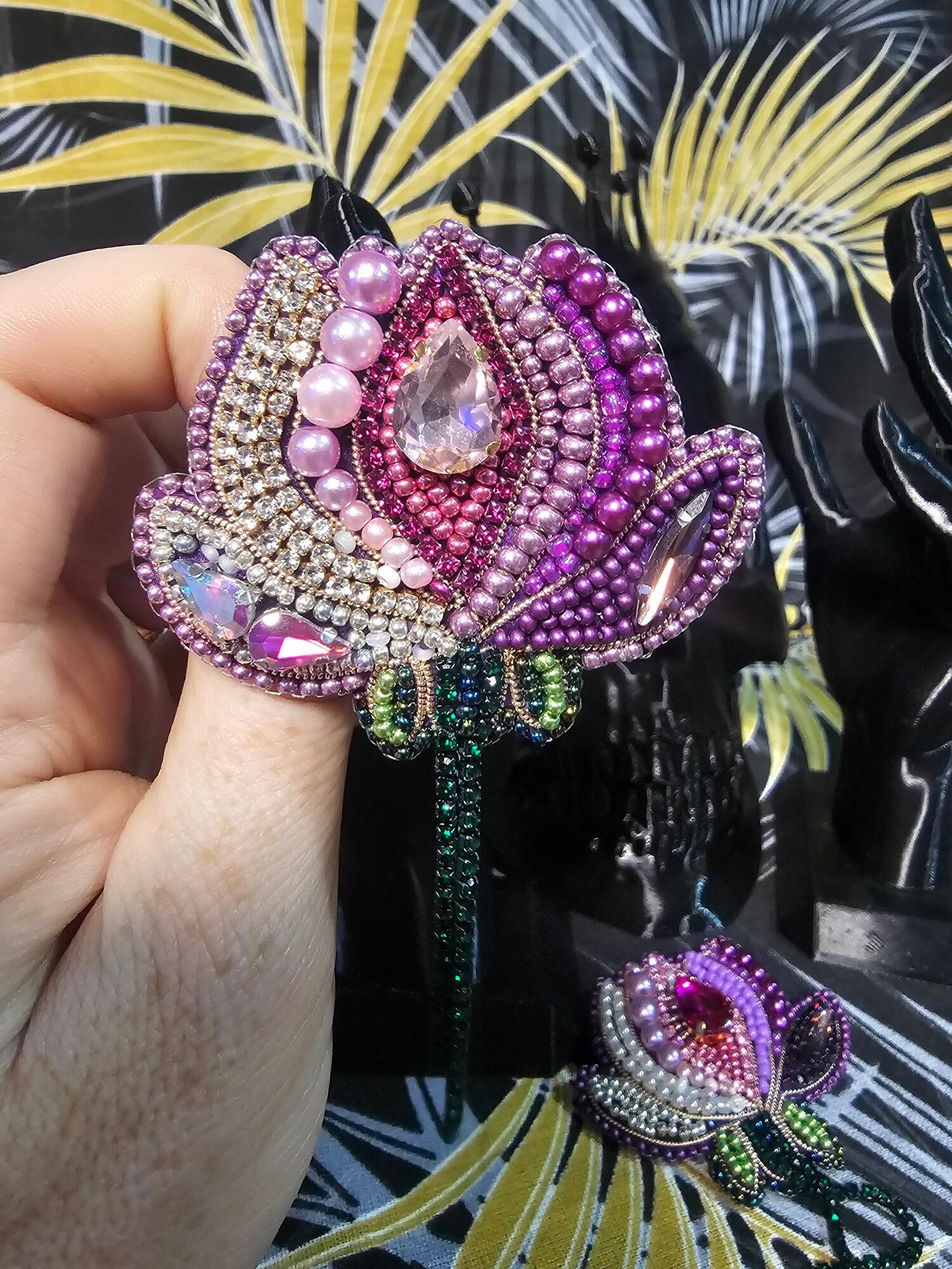 Брошь, стразы