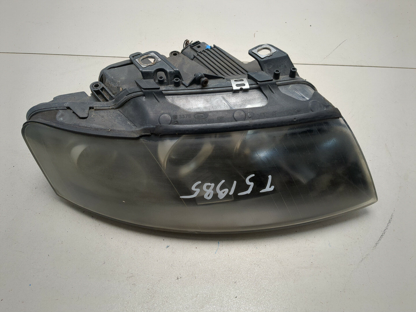 Фара (передняя) правая Audi A4 (B6) Б/У