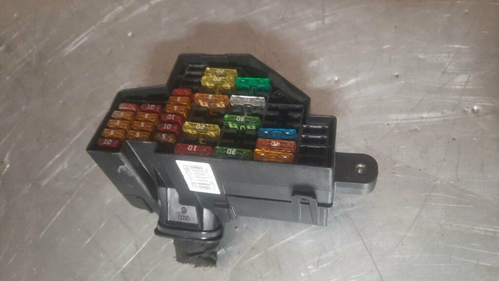 Блок предохранителей Volkswagen Passat B6 2006