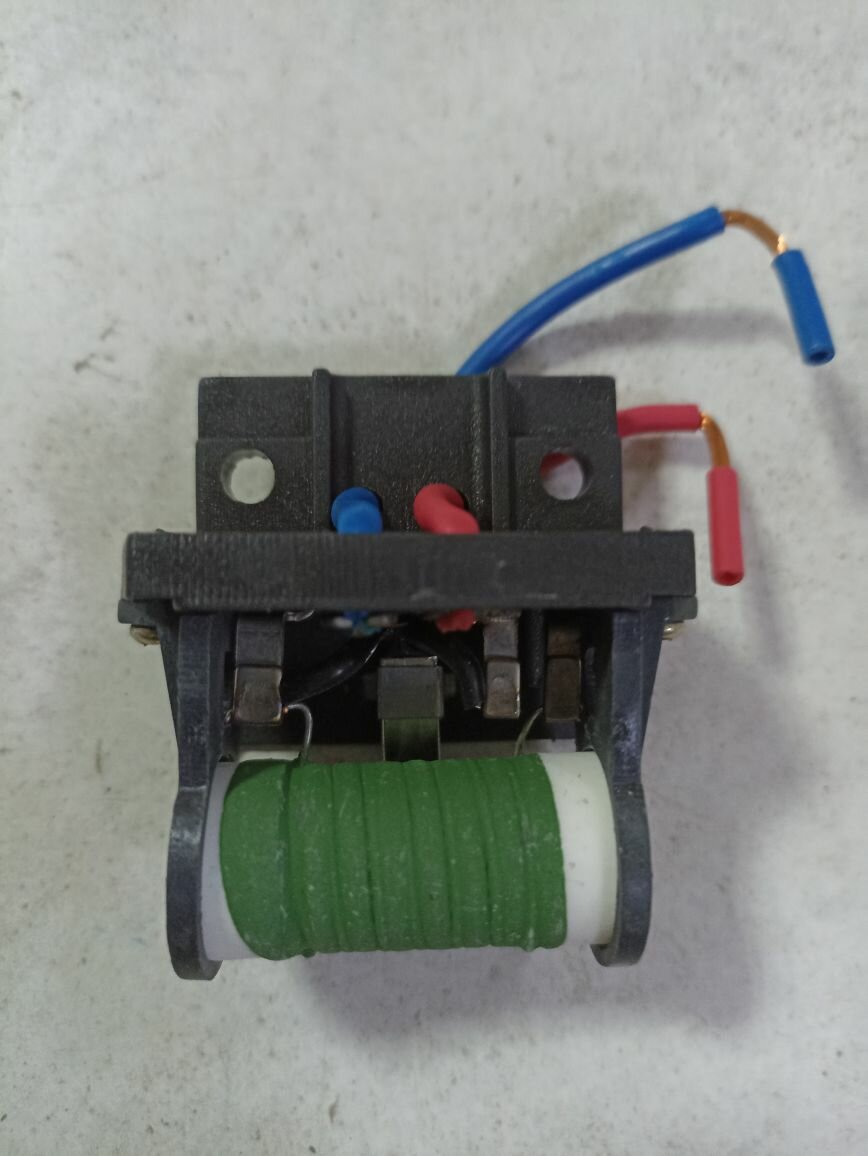 Блок резисторный вентилятора охлаждения Lifan Breez [1.3 16V 5MT седан] LAX1308101