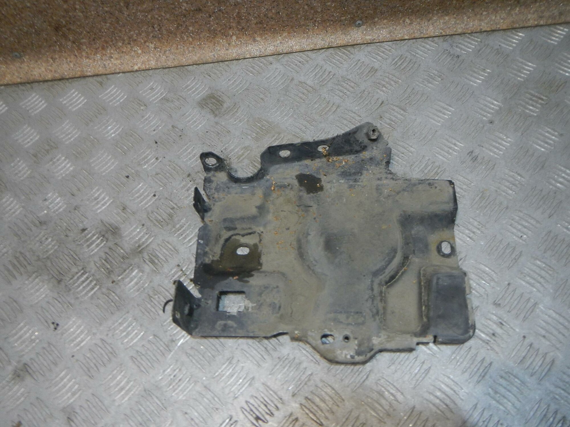 Б/У Крепление АКБ (корпус/подставка), Citroen (Ситроен)-C4 (04-11) CITROEN C4 (04-11) Металл. Без повреждений. 478167 Peu...