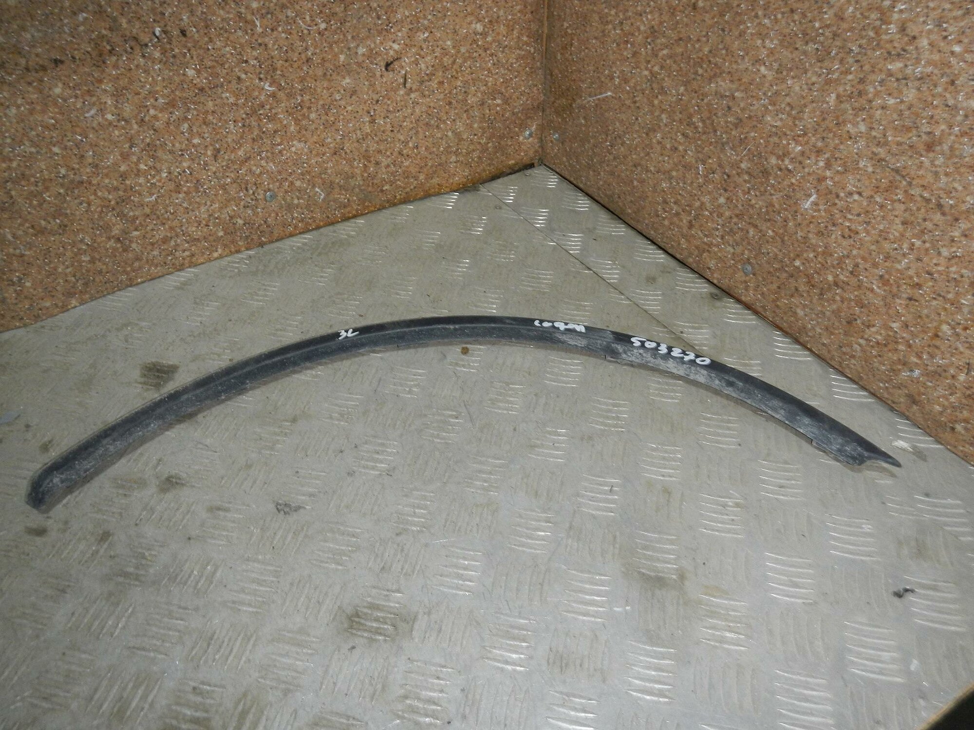 Б/У Накладка крыла заднего левого, Renault (Рено)-LOGAN (05-) RENAULT LOGAN (05-) задиры. 503270 RENAULT арт. 6001548287