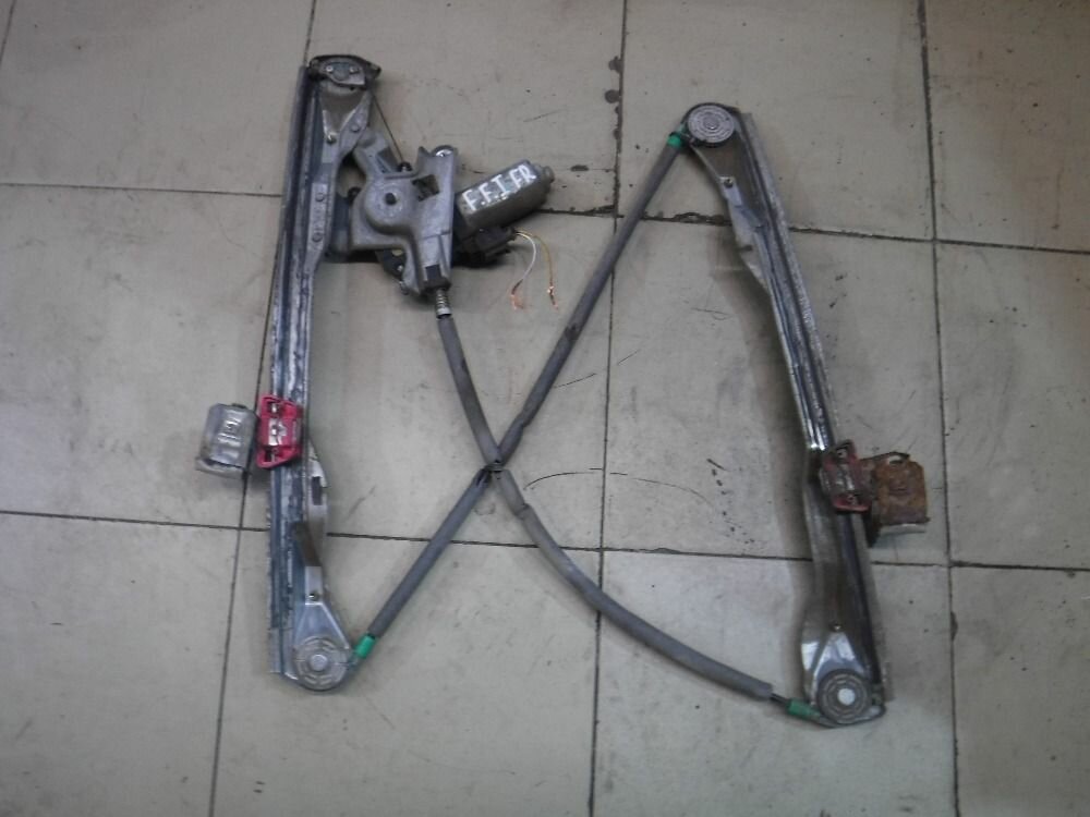 Стеклоподъемник передний правый Ford Focus I 1331616