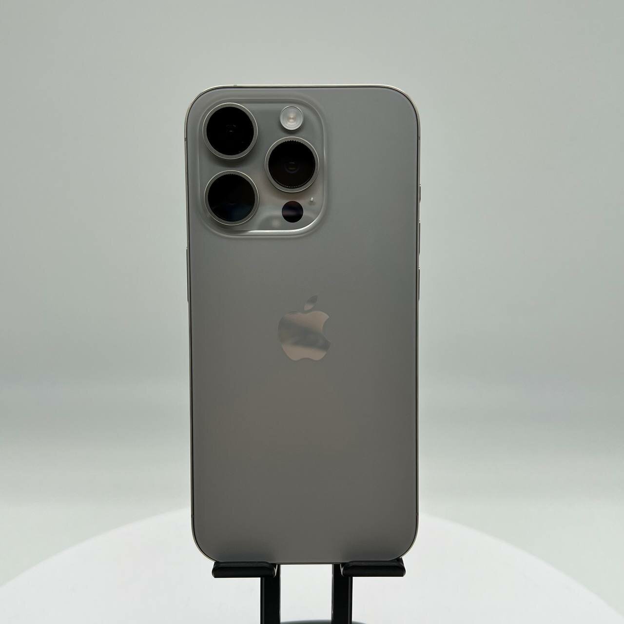 Смартфон Apple iPhone 15 Pro 256 ГБ, Dual: nano SIM + eSIM, натуральный титан