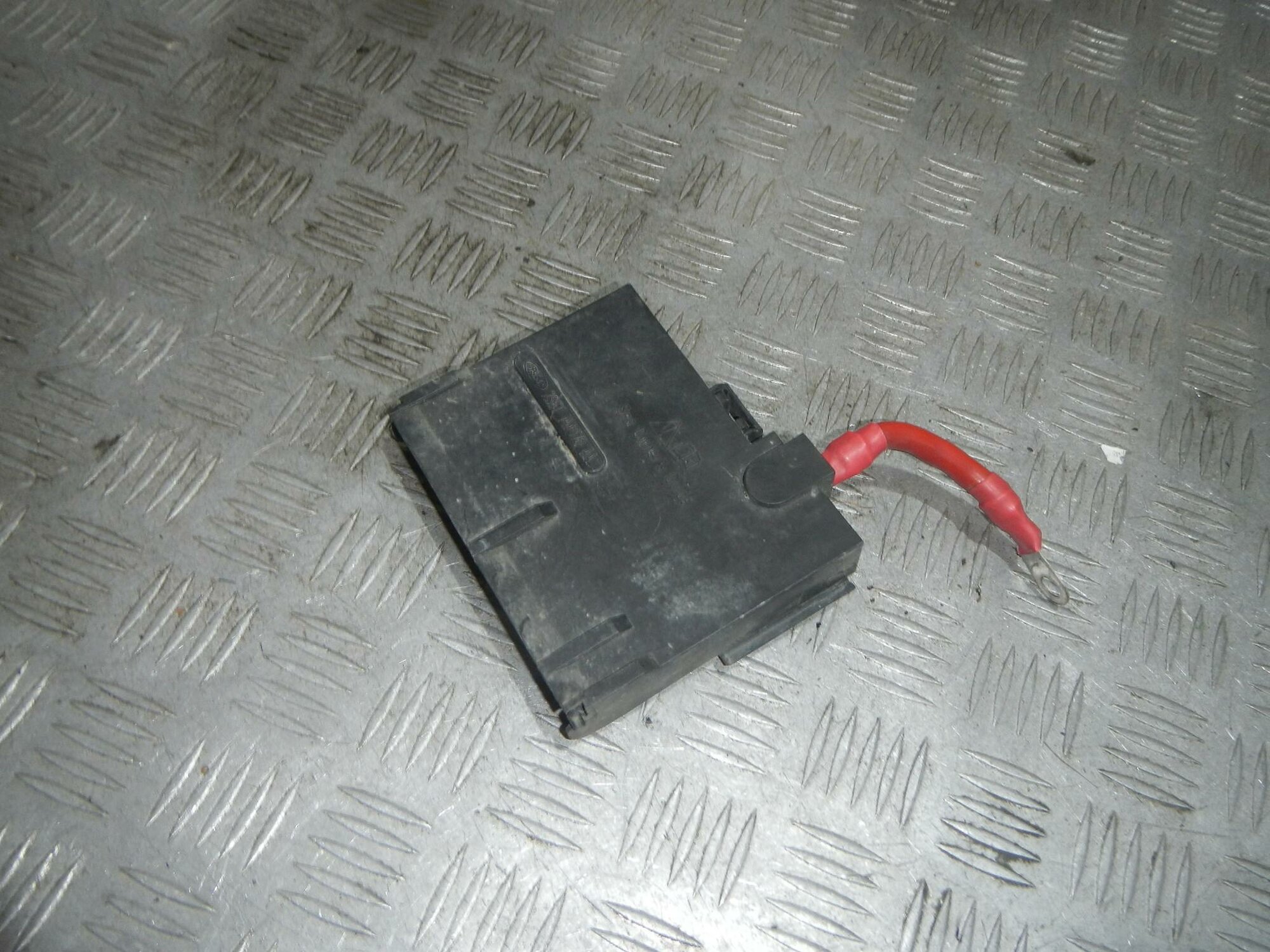 Б/У Блок предохранителей, Ford (Форд)-FIESTA (01-07) FORD FIESTA (01-07) С крышкой,на АКБ. Без повреждений. 485354 FORD а...