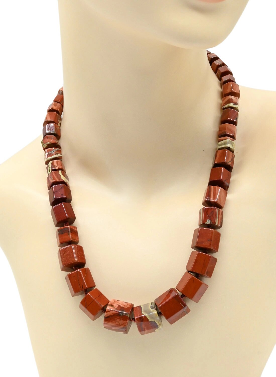 Колье, яшма