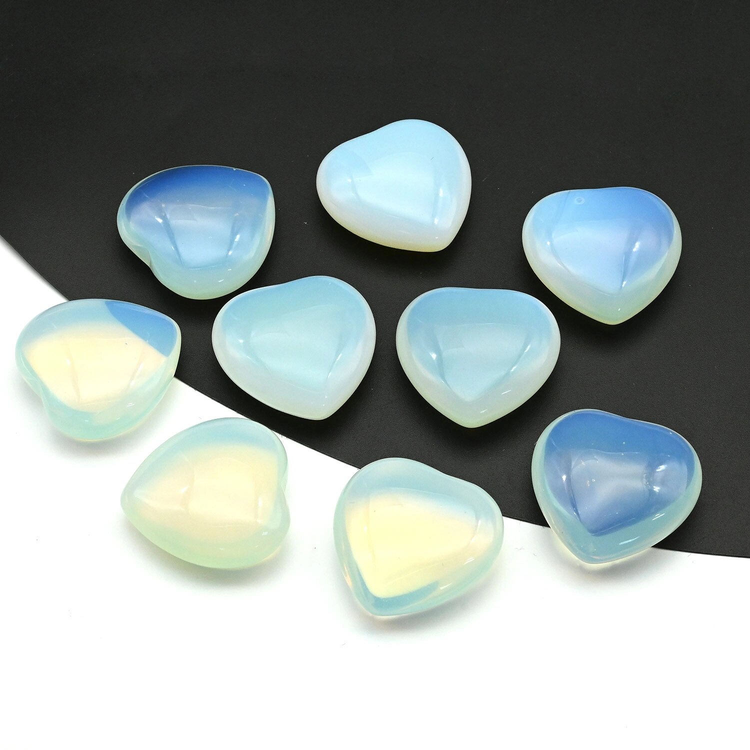 Сердце из лунного камня имитация 30*30*12мм, 16г .