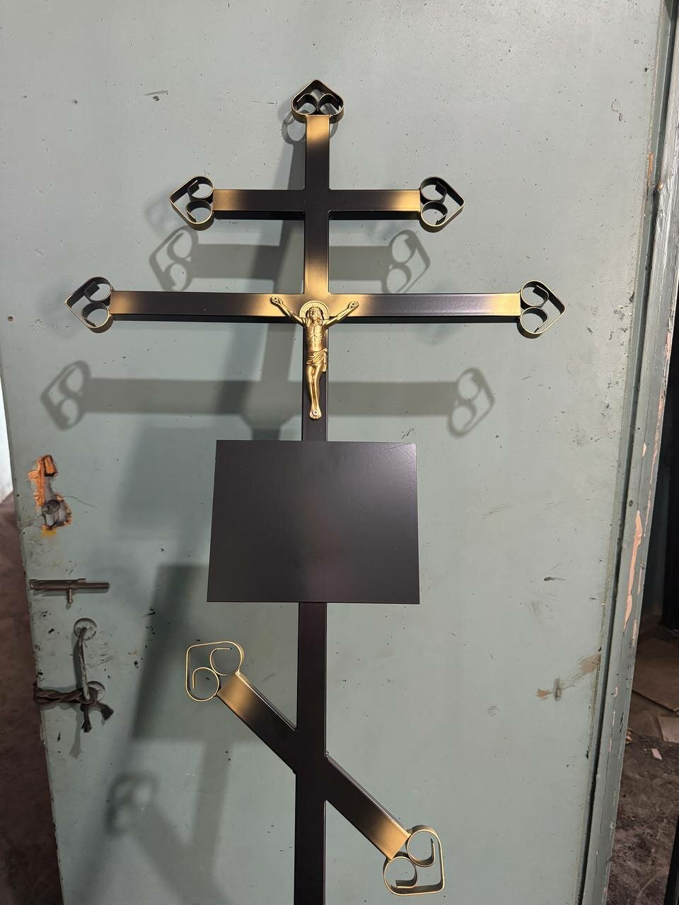 Крест на могилу, Крест на кладбище "К2" металлический из профильной трубы