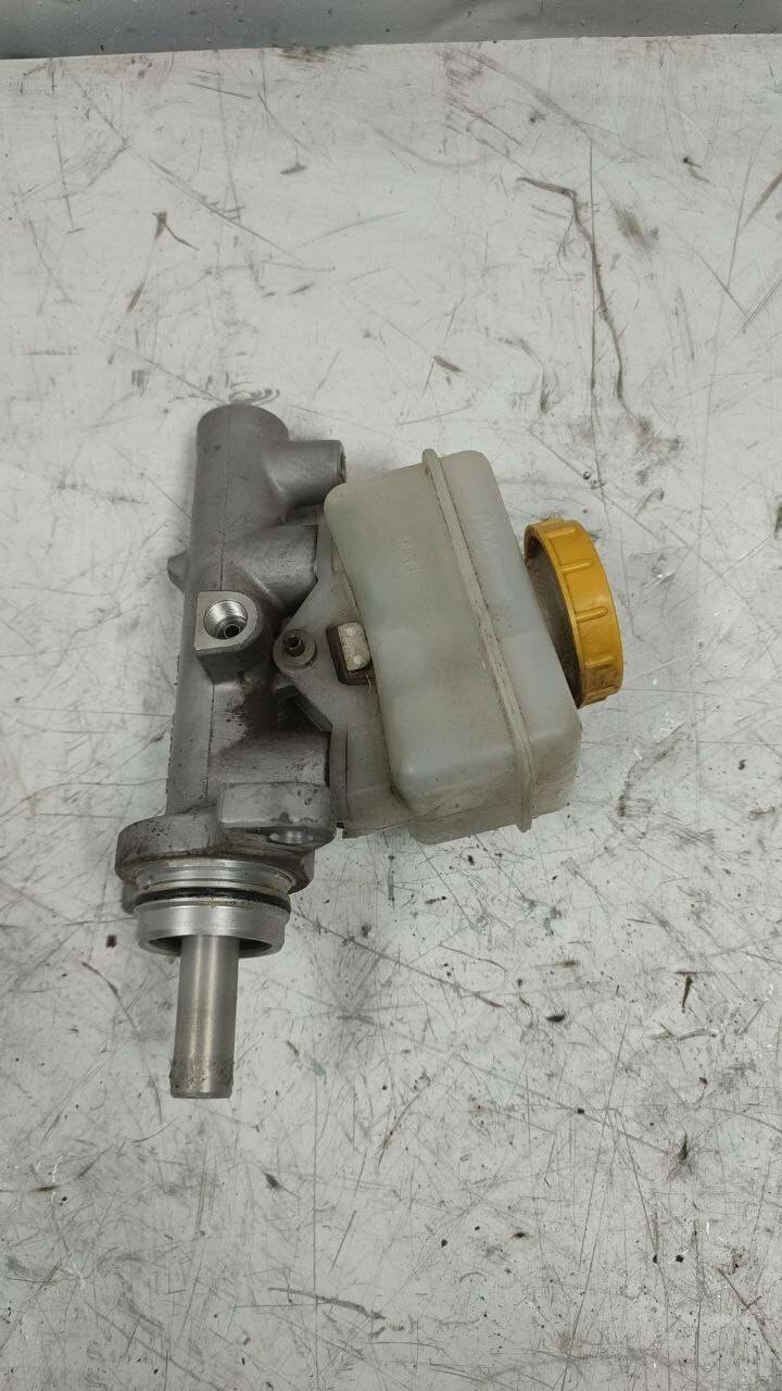 Главный тормозной цилиндр Subaru Forester 3 2010 26401-AG030