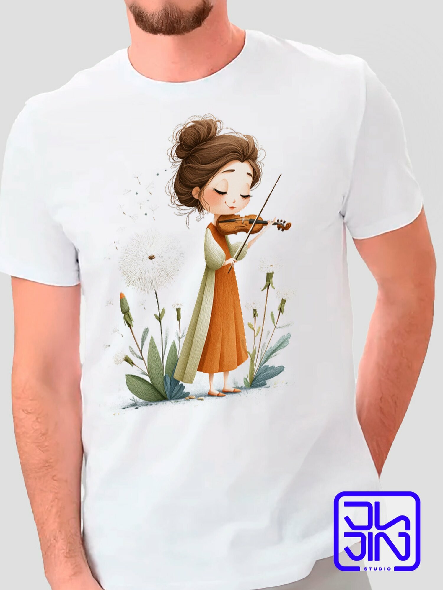 Футболка классическая мужская с авторским принтом Веселая девочка в оранжевом платье с белой скрипкой среди цветочных трав, белый хлопковый трикотаж с прикольным рисунком на груди