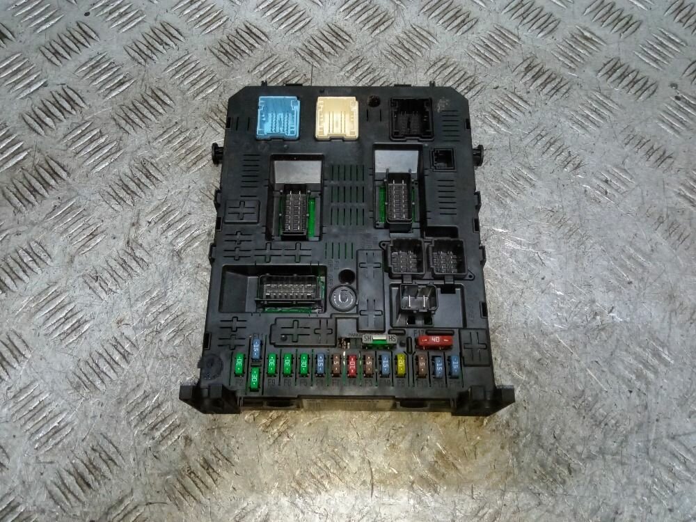 Блок предохранителей Peugeot 308 2007 — 2011 966405908001