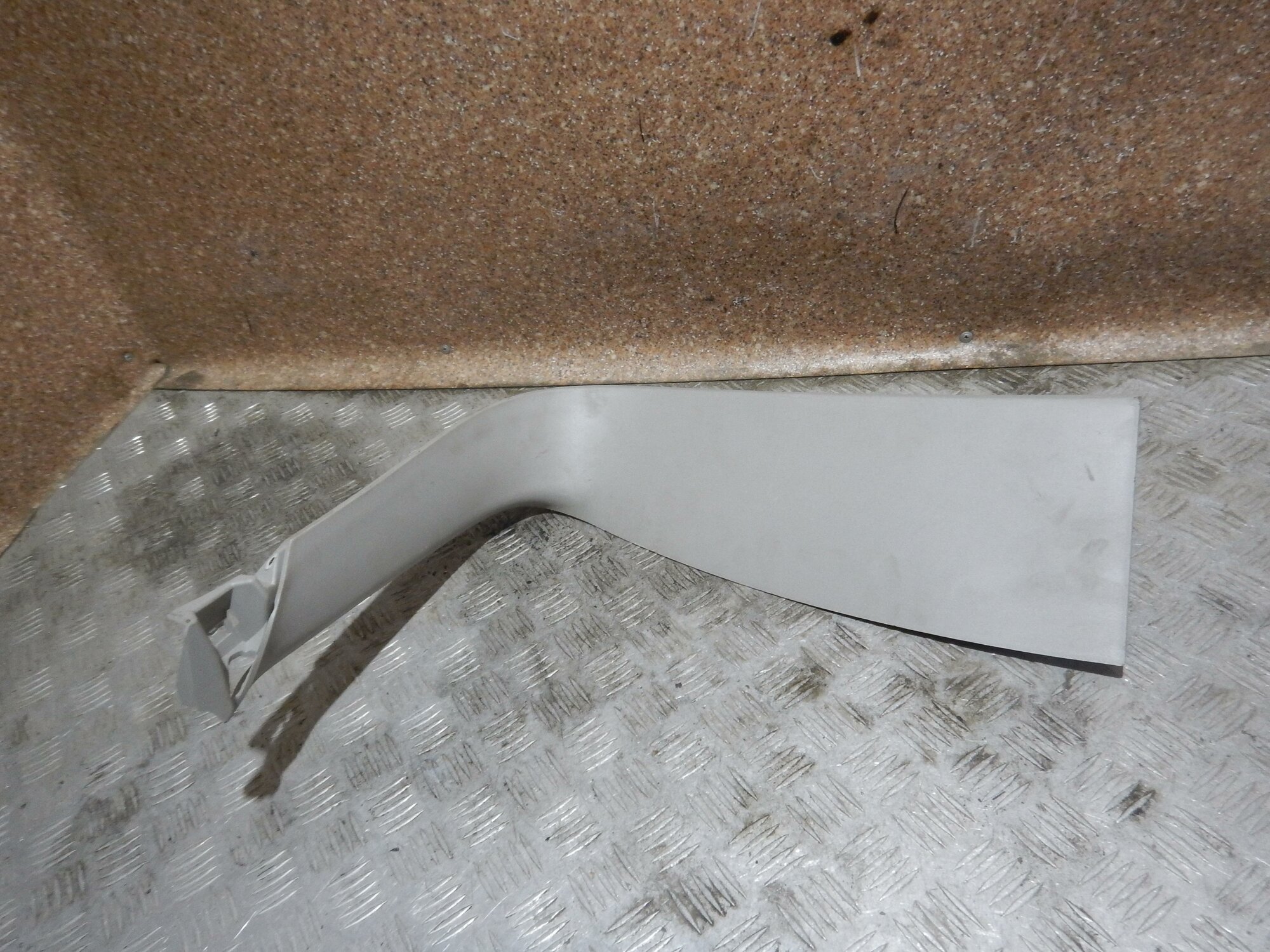 Б/У Обшивка двери багажника, Opel (Опель)-ASTRA J (09-) OPEL ASTRA J (09-) правая верхняя универсал Грязная. 392828 GENER...