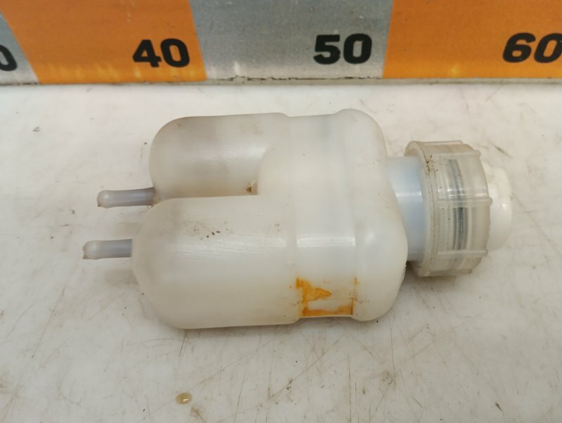 Б/У Тойота Карина Е Бачок главного тормозного цилиндра Toyota Carina E 1992 AT190 306463 TOYOTA арт. 4720220420