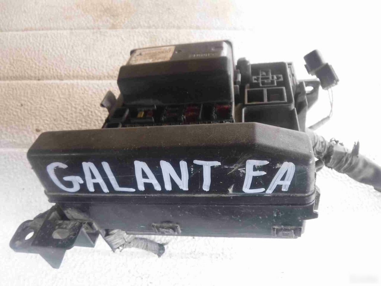 Блок предохранителей Mitsubishi Galant VIII (1996—1999) MR588530