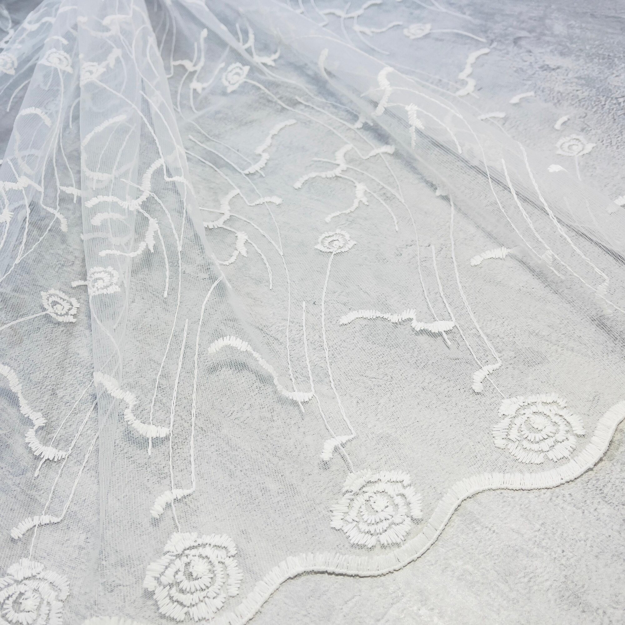 Ткань Сетка Вышивка. Высота 280см. Отрез ткани 2,65.