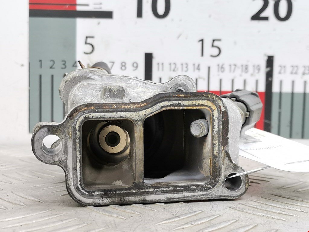 Корпус термостата Volvo XC70 2 31293700 арт. 2220821