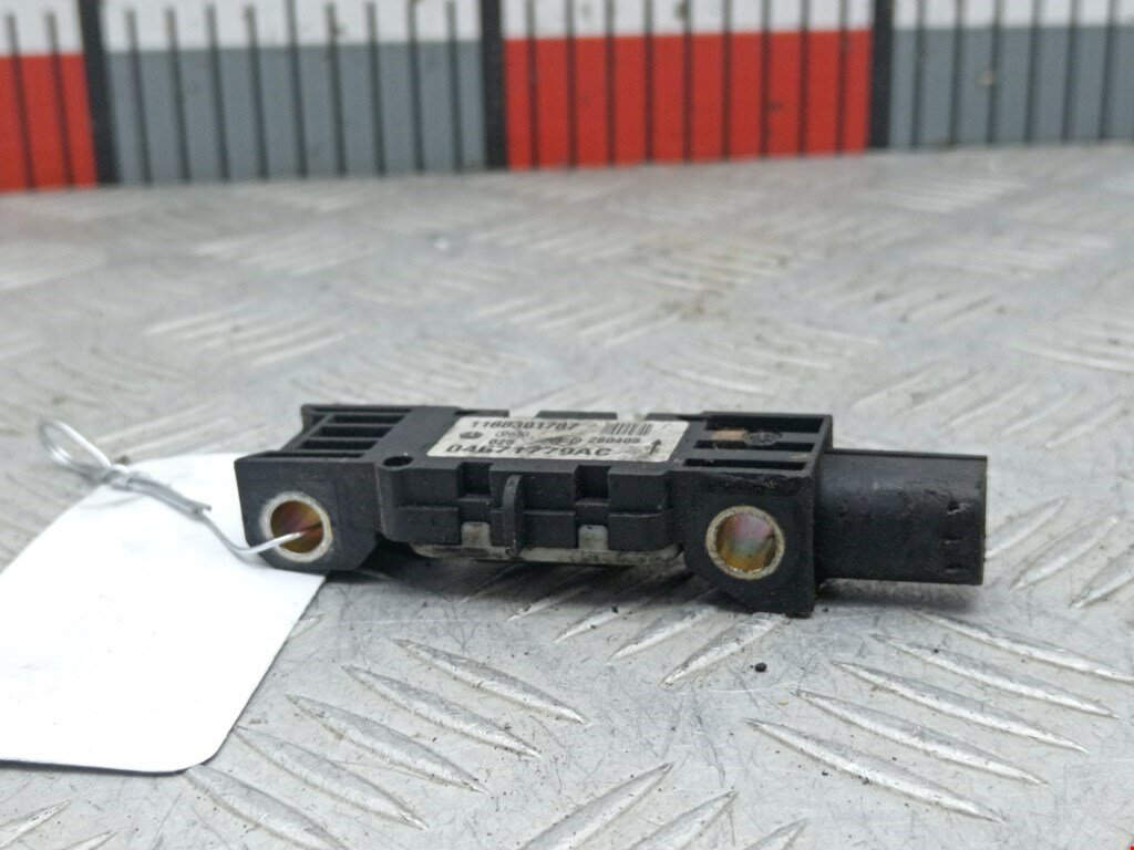 Датчик удара Jeep Grand Cherokee 3 04671779AC арт. 2185185