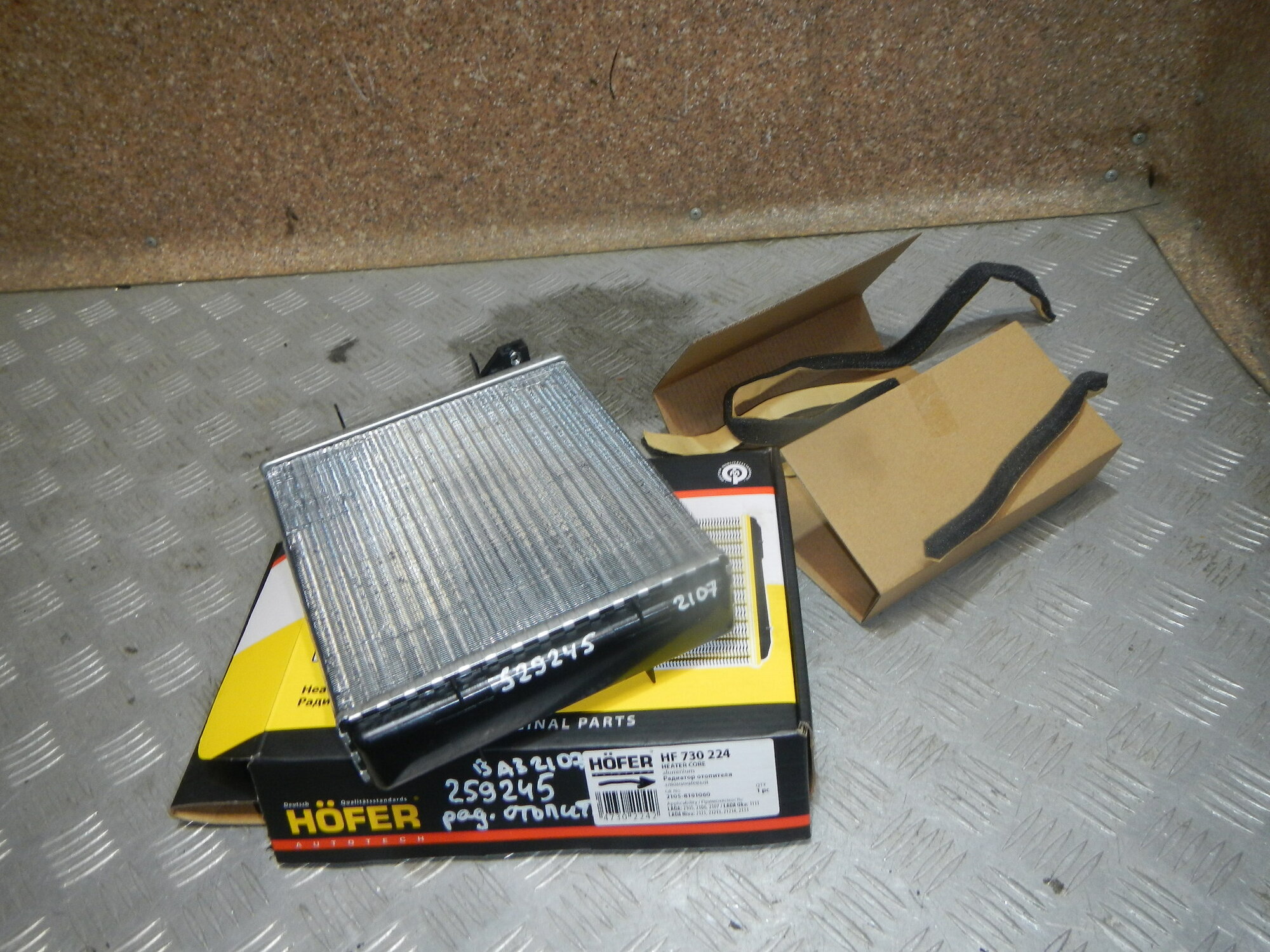 Б/У Радиатор отопителя, ВАЗ-2107 ВАЗ 2107 Аналог,2101-07 Новый. 529245 LADA арт. HF730224