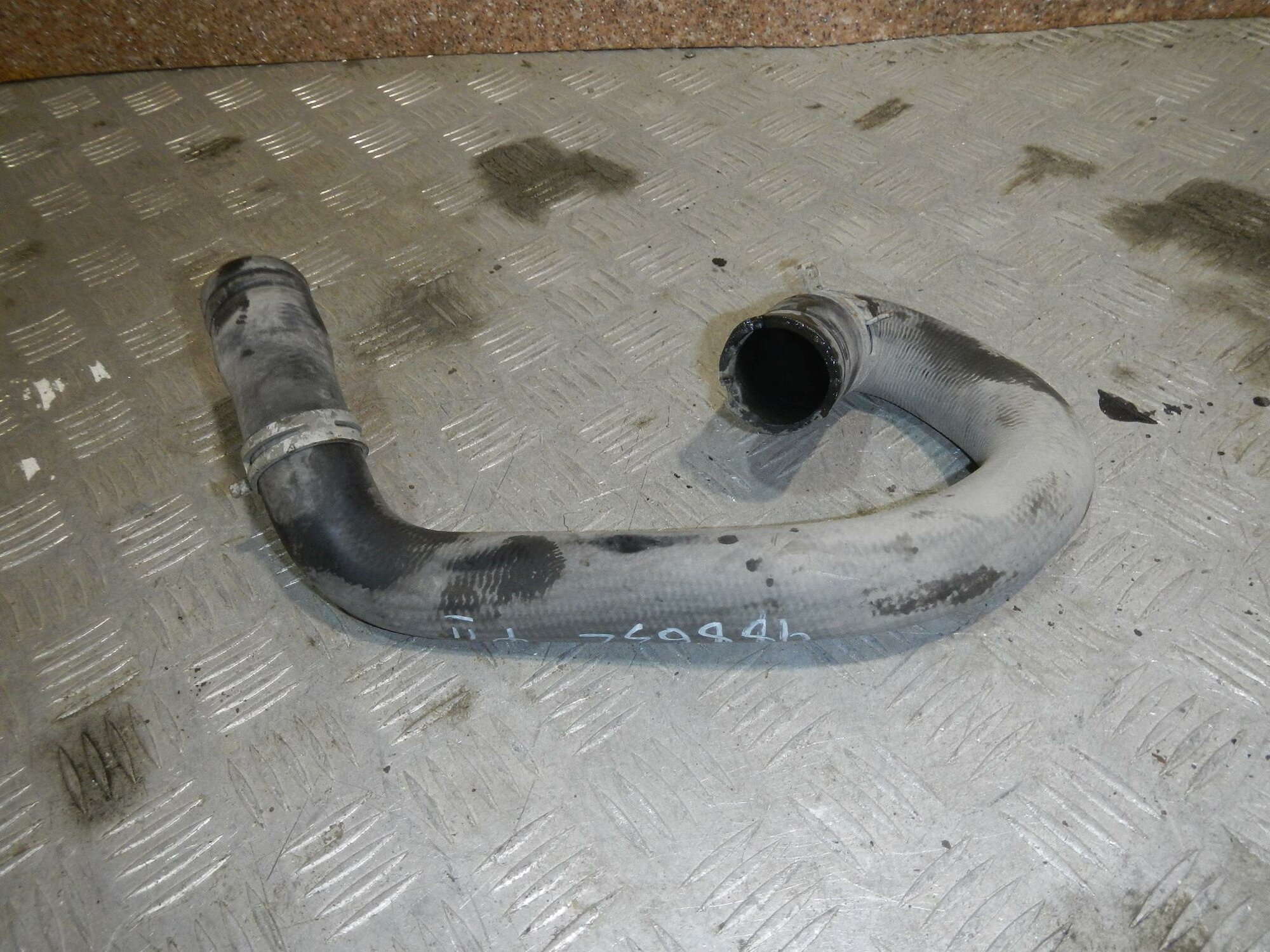 Б/У Патрубок радиатора, Ford (Форд)-FOCUS 2 (05-08) FORD FOCUS 2 (05-08) 2,0 без повреждений. 488632 FORD арт. 1384148