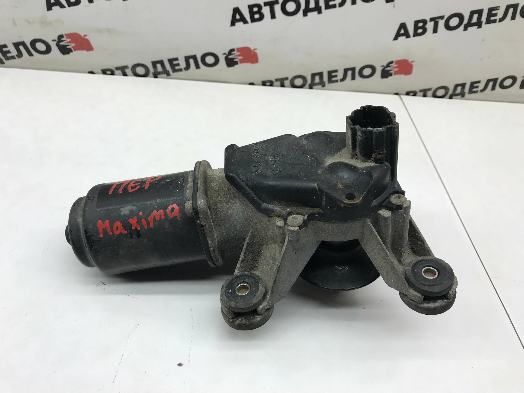 Моторчик дворников передний Nissan Maxima A33 2000