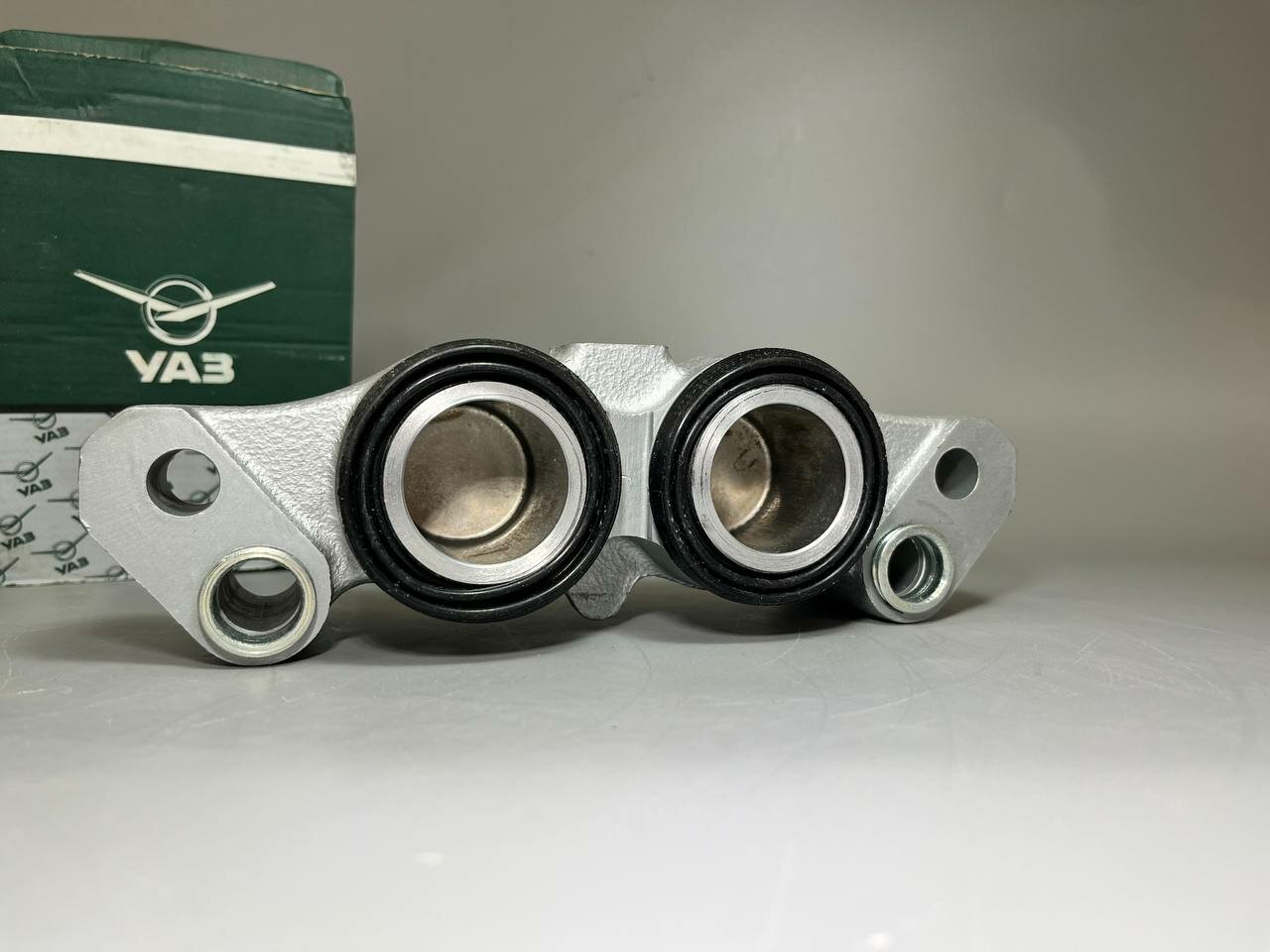 Блок цилиндров переднего тормоза