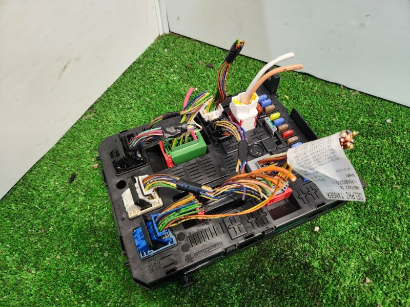 Блок предохранителей салонный Peugeot 3008 EP6CDT 966405878002