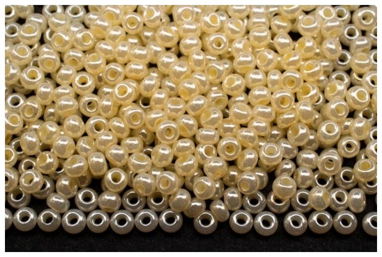 Бисер чешский PRECIOSA круглый 10/0 47113 кремовый непрозрачный, 5 грамм