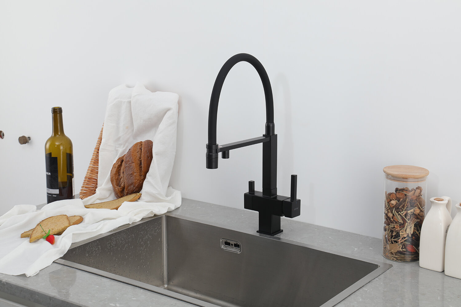 Смеситель для кухни Gappo G4395-56 с подключением фильтра, черный