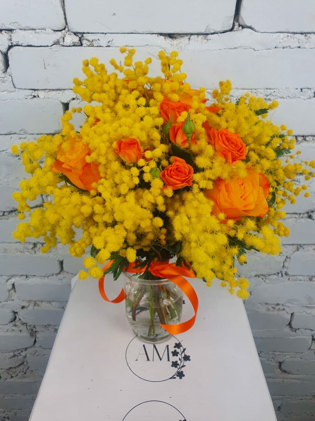 Букет с мимозой "Лучик солнца"