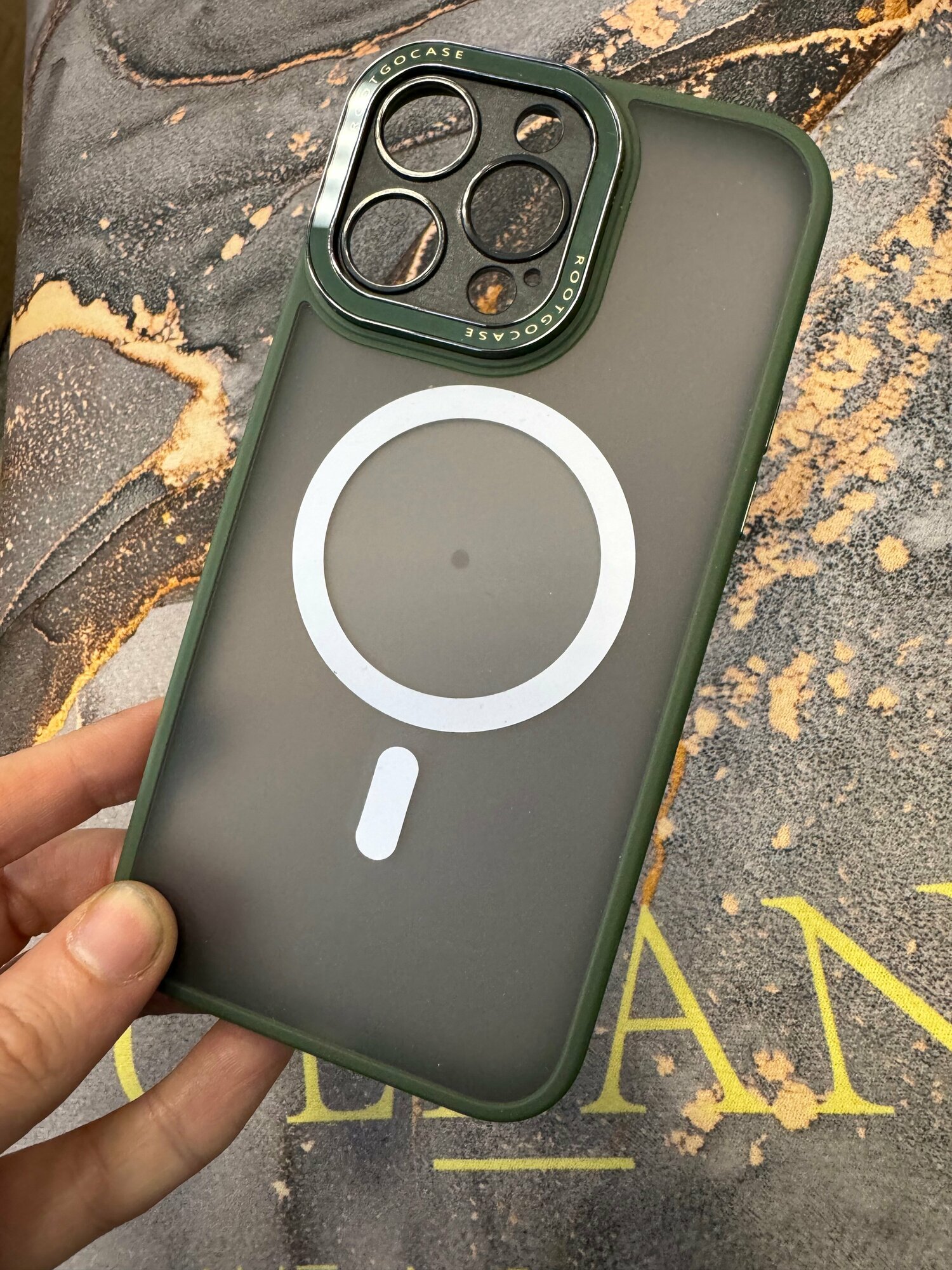 Чехол панель накладка бампер для iPhone 15 Pro пластиковая крышка прозрачная с Macsafe и защитой камеры зеленый
