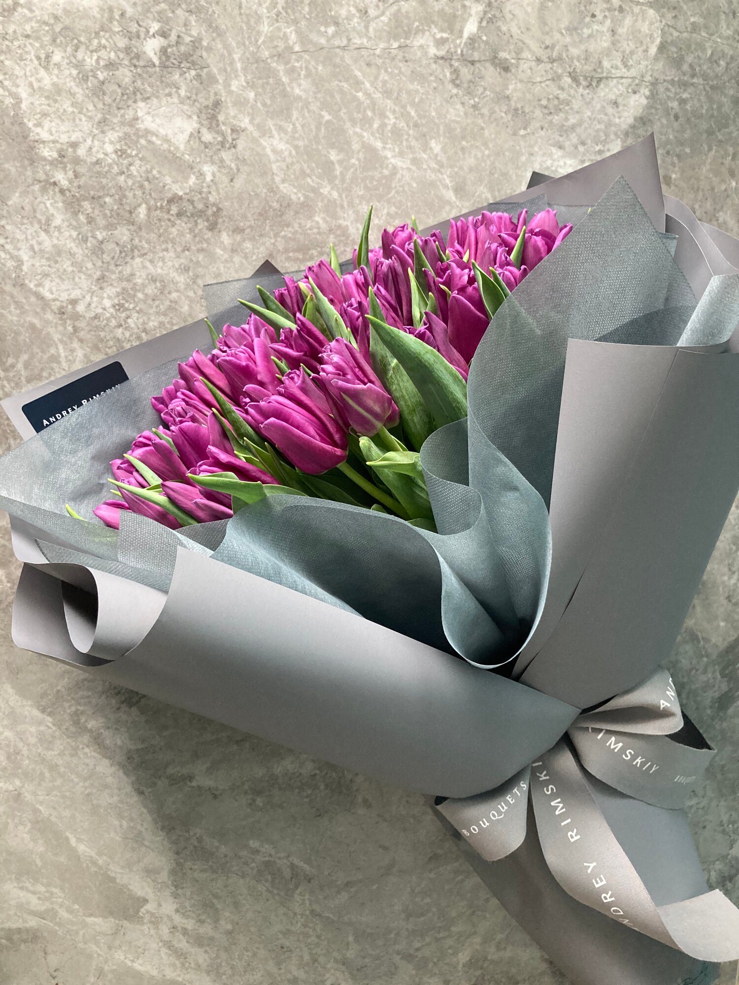 Букет из фиолетовых голландских тюльпанов 25шт