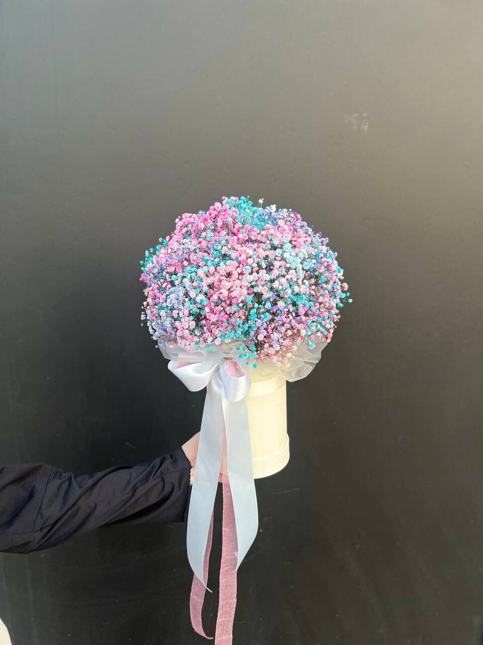 Коробка с разноцветной воздушной гипсофилой от Story-Flowers — фото 1