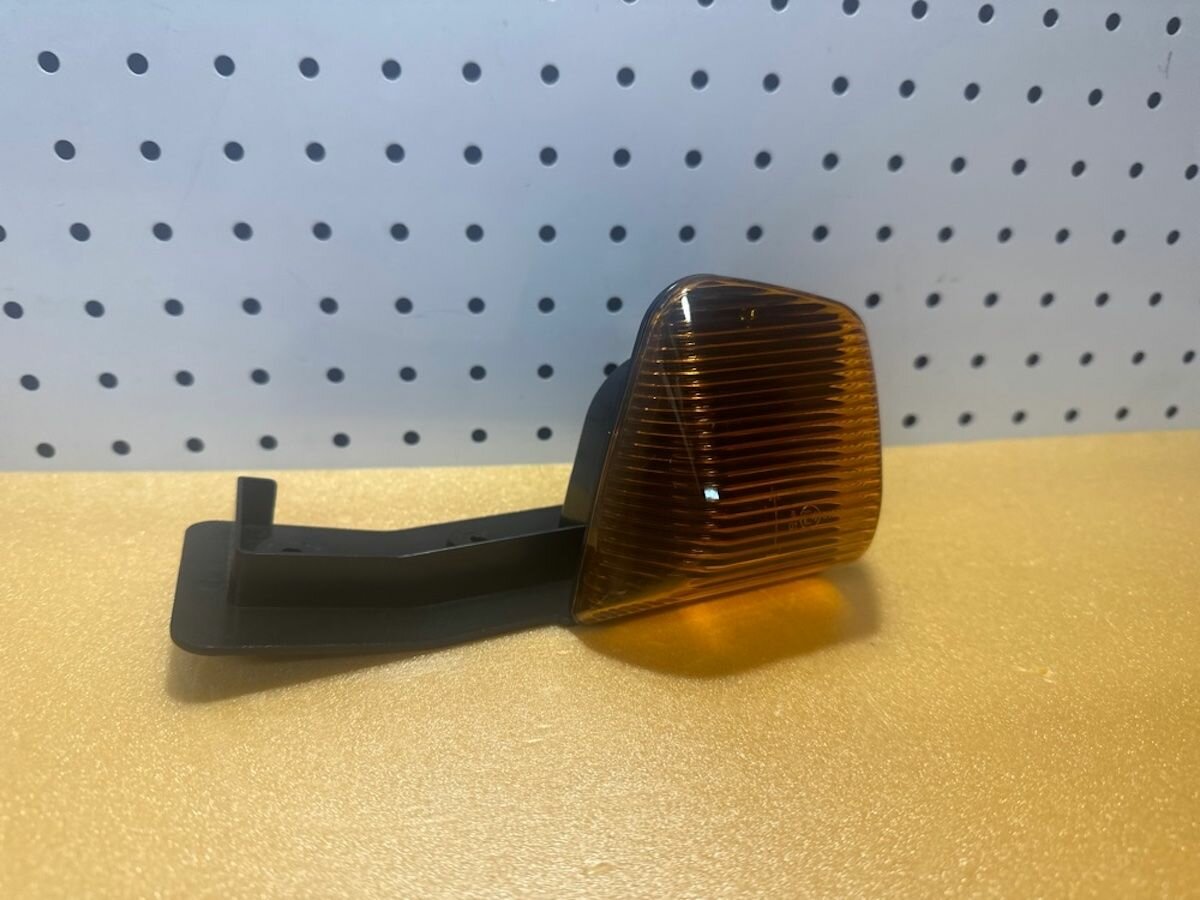 Указатель поворота Ивеко Стралис Траккер (Iveco) левый