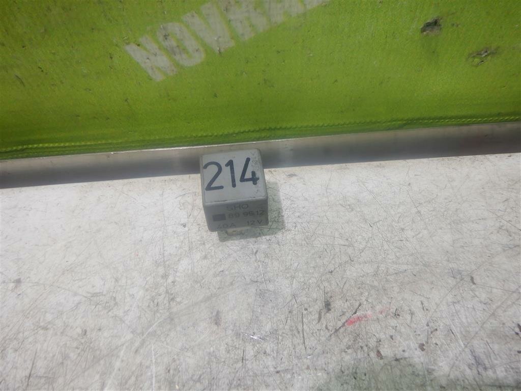 Реле Audi 80 90 B4 91-94