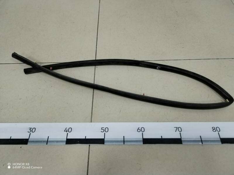 Уплотнитель капота Toyota Corolla E150 2006-2013 кат.номер: 5338312160 5338302110