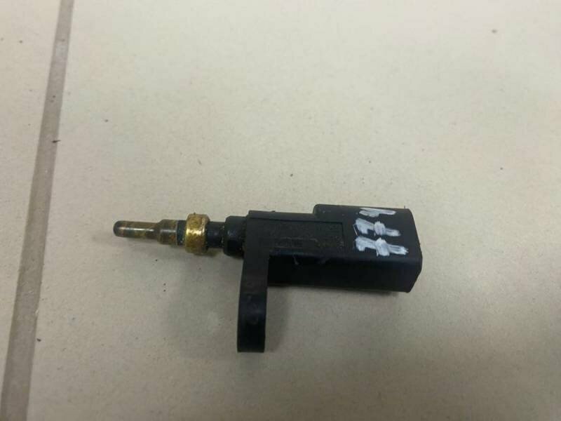 Датчик температуры Skoda Octavia A7 2013 кат.номер: 03F919501B