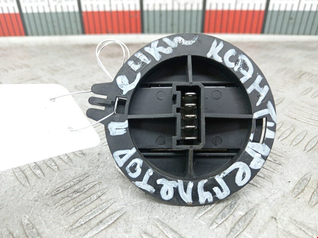 Блок управления вентилятором Peugeot 406 арт. 2204692