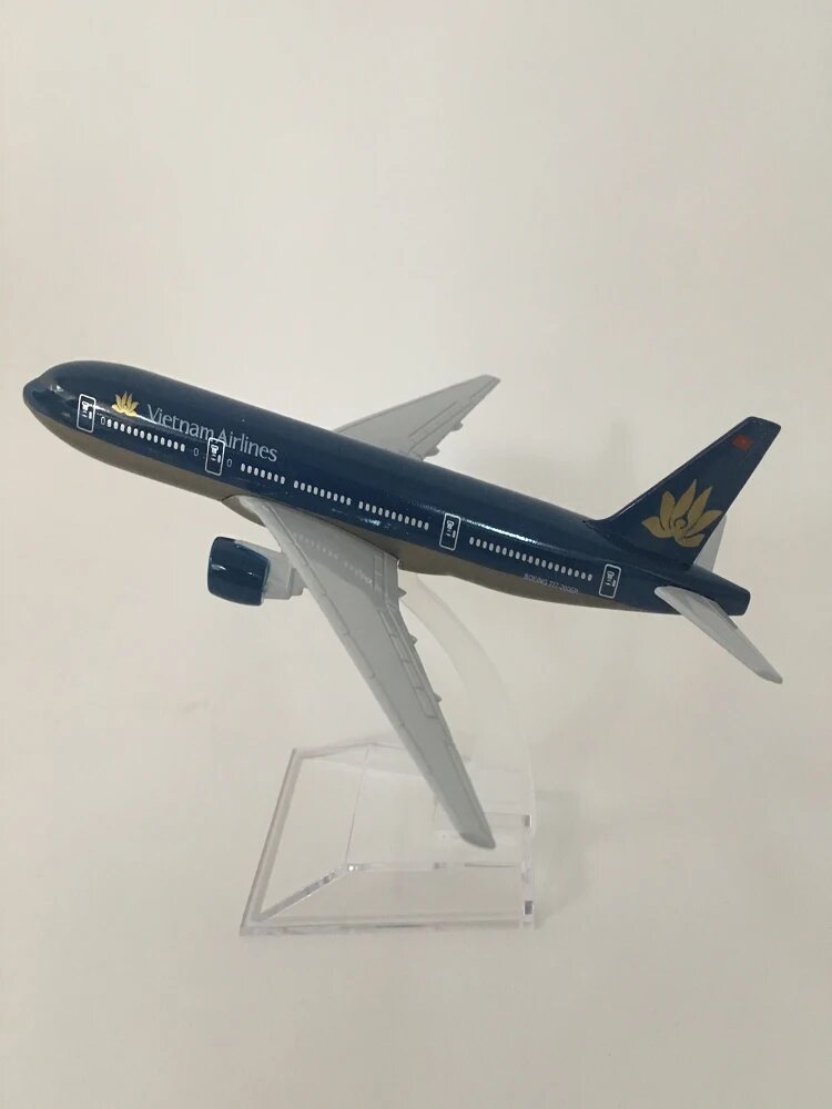 Металлический самолет JASON TUTU Boeing 747 1:400 526